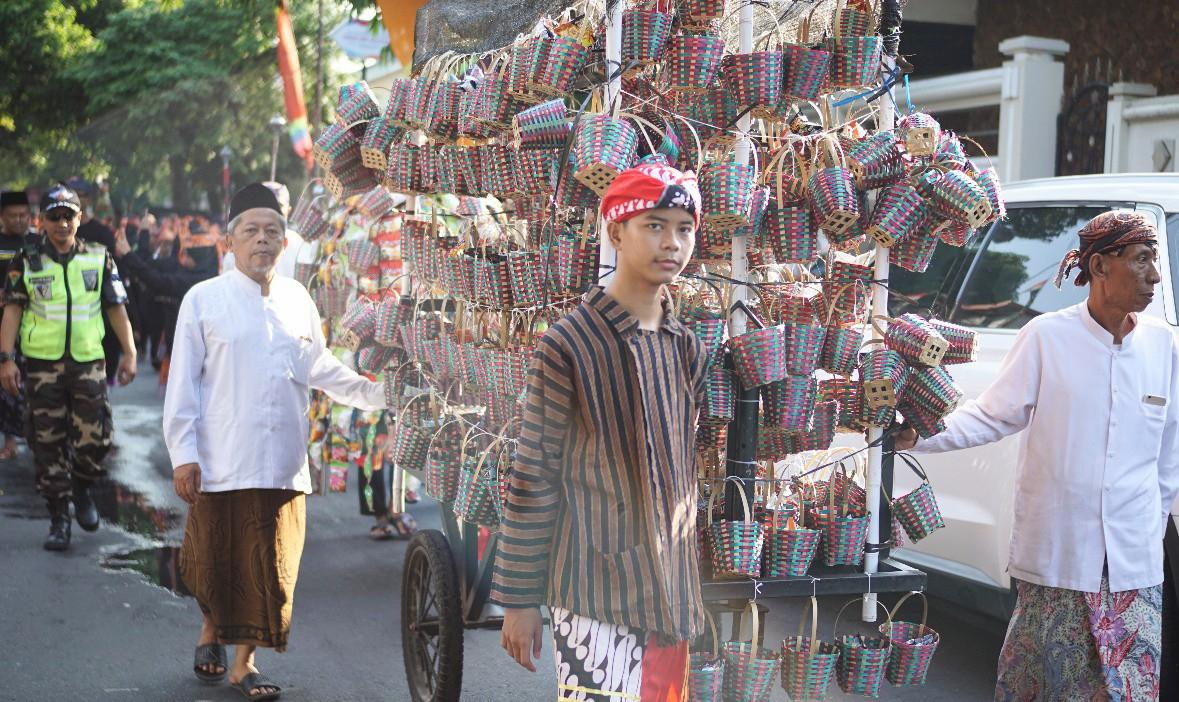 "Golok-golok Menthok": Tradisi Unik Warga Kudus Peringati Maulid Nabi ...