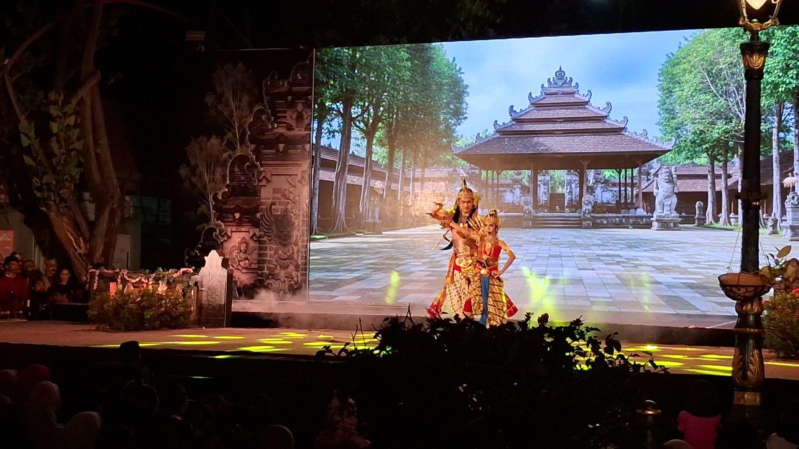 Aksi Srikandi di Wayang Orang On The Street Kota Lama Semarang Buat ...