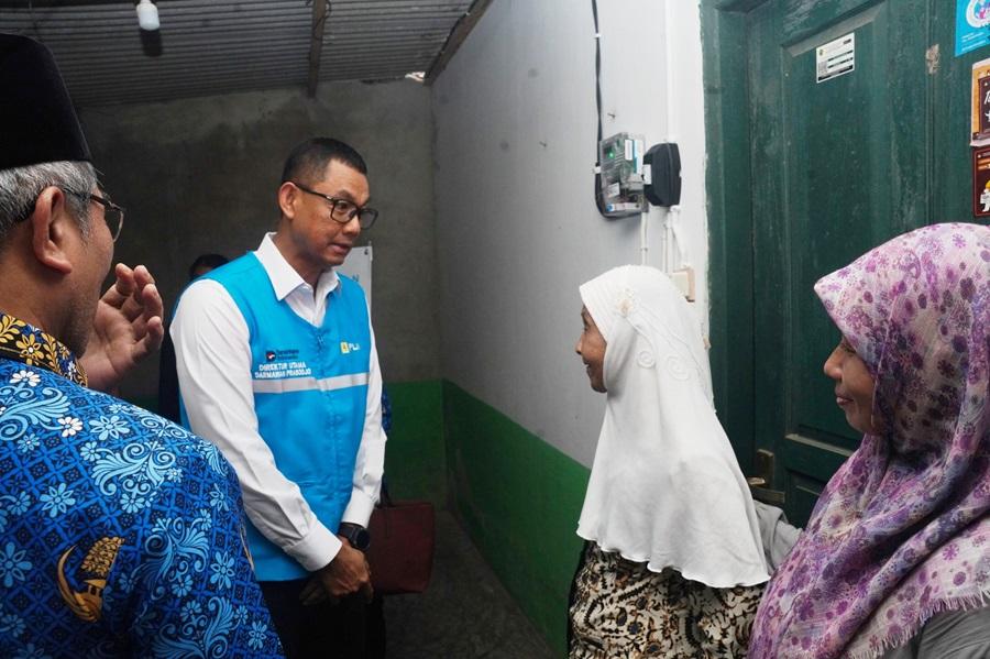 Senyum Nenek Partinah, Rumahnya Kini Terang Berkat Sambung Baru Listrik ...