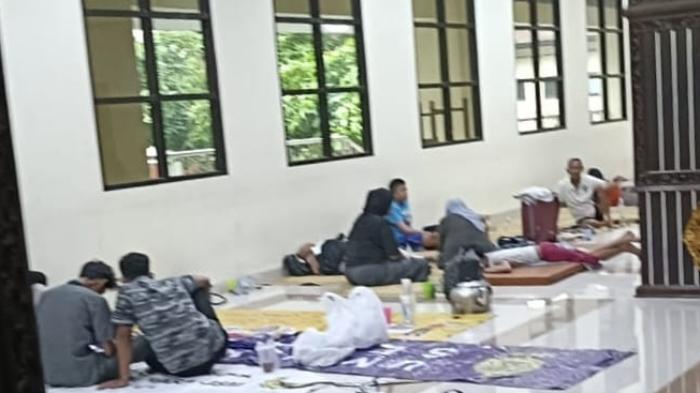 Semarang Terendam Banjir, Auditorium USM Jadi Tempat Evakuasi Sementara ...