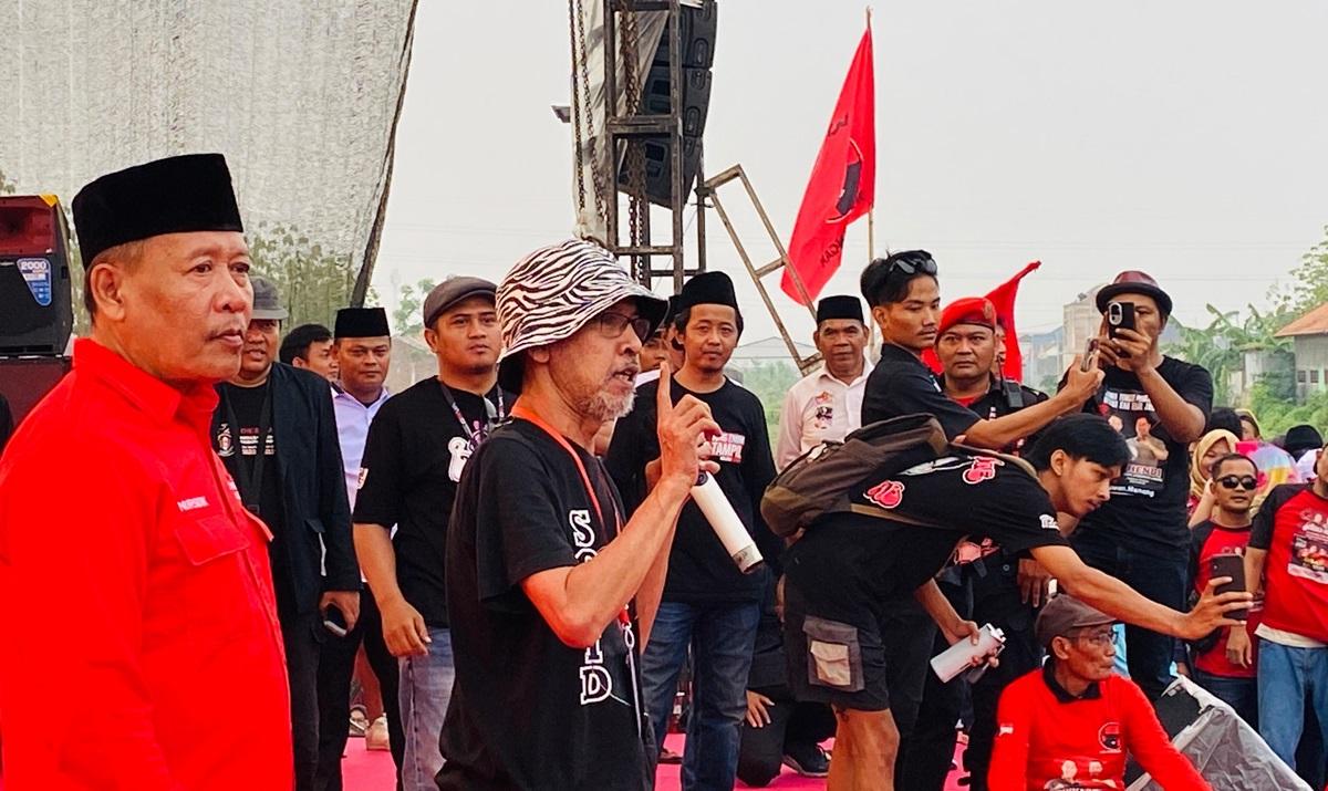 Hadir di Kampanye Bima-Mujab, Mantan Bupati Tegal Nyanyi "Duite ...