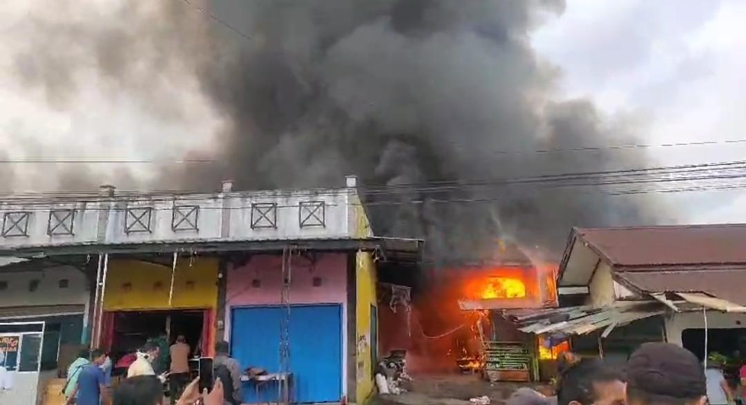 700 Kios Hangus Dilalap Api Akibat Kebakaran di Pasar Karangkobar Banjarnegara - Tribunjateng.com