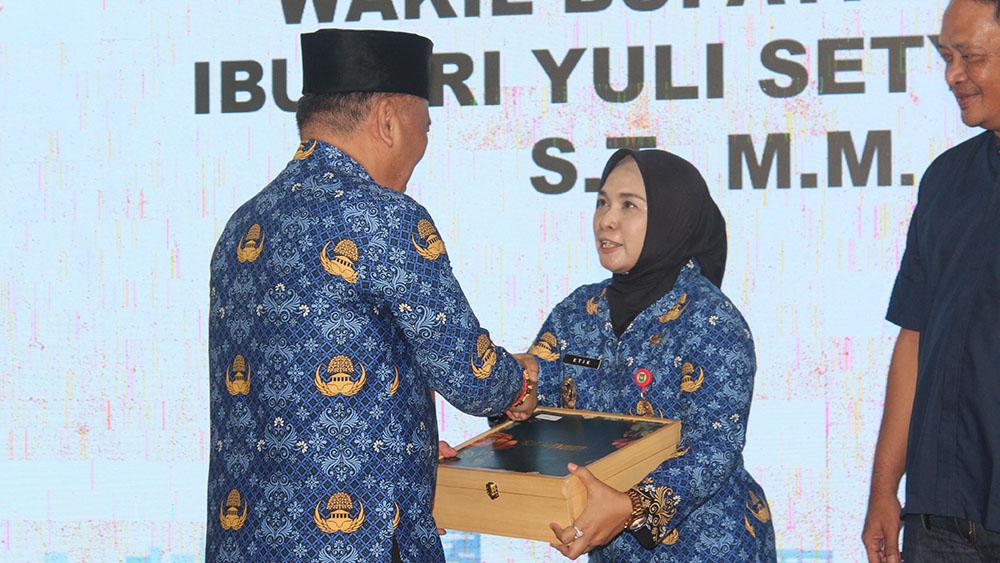 Momen Haru Pelepasan Wabup Blora Tri Yuli Setyowati, Ini Pesan ...