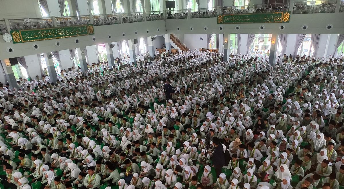 Pecahkan Rekor MURI, 3.230 Santri Melafalkan Huruf Hijaiah dengan ...
