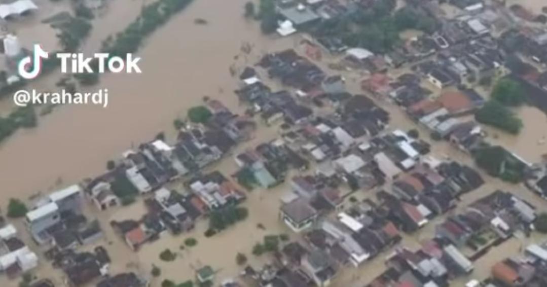 Viral Penyebab Banjir Bekasi Terparah, Air Capai Atap Rumah 2 Meter - Tribunjateng.com