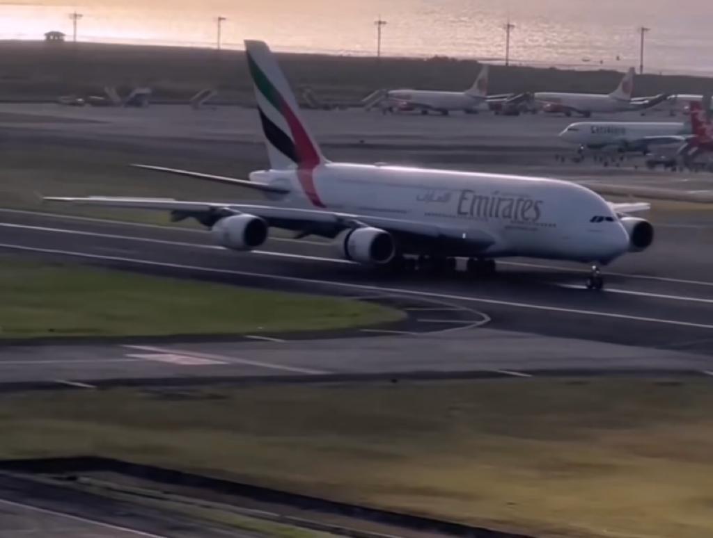 Ini Spesifikasi Pesawat Terbesar di Dunia Airbus A380-800 Emirates ...