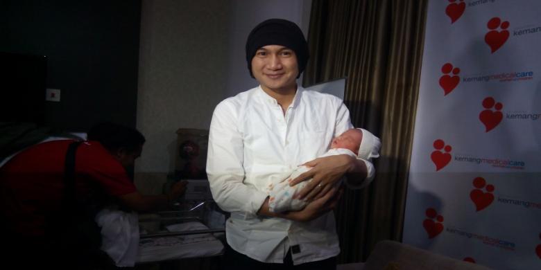 Anji Unggah Foto Bareng Istri Baru Wina Talia dan Mantan Istri Sheila ...