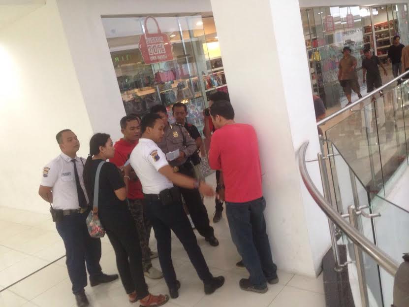 Bocah Yang Jatuh dari Lantai Dua Hypermart Kudus Periang dan Suka Main ...