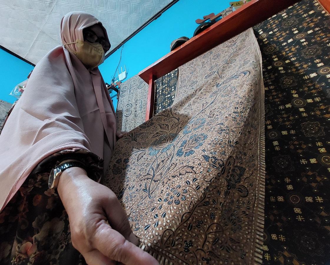 SOSOK Partinah, Nenek 5 Cucu Berdayakan Emak-emak di Karanganyar ...
