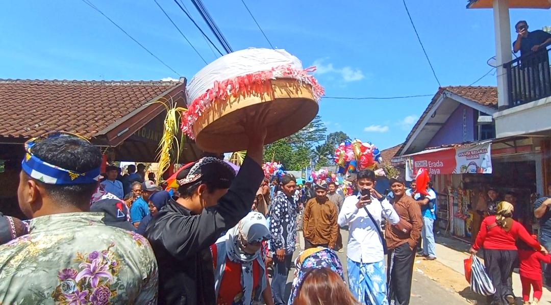 Tradisi Rakanan - Tenongan Perekat Dusun Giyanti Wonosobo, Digelar ...