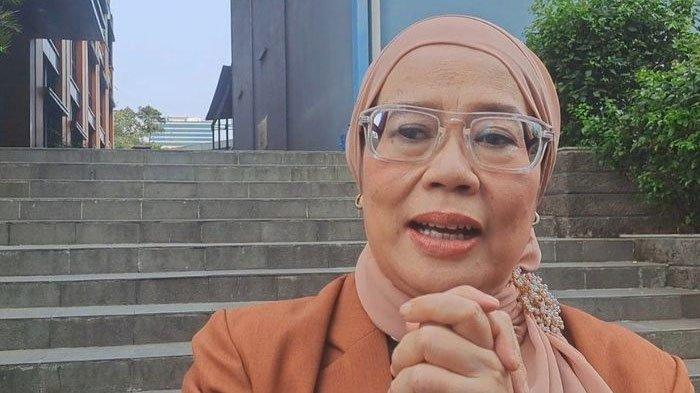 1 Mata Dewi Yull Buta, Sang Penyanyi Legendaris Ungkap Awalnya Minus 25 ...