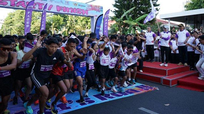 Ribuan Peserta Tumpah Ruah Penuhi Jalan Basuki Rahmat Semarakkan Kota ...