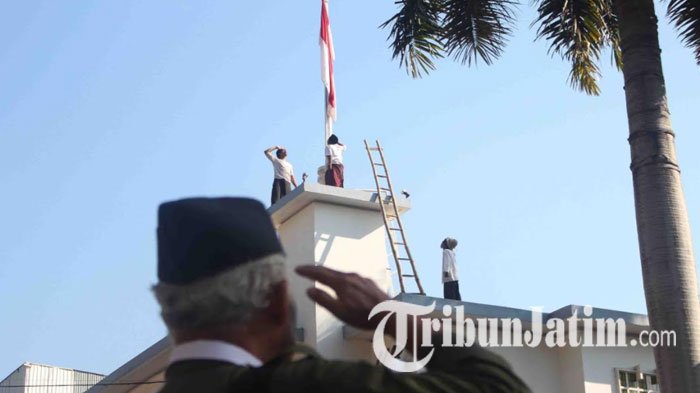 Geramnya Pemuda Indonesia Lihat Bendera Belanda di Hotel Yamato, Robek ...