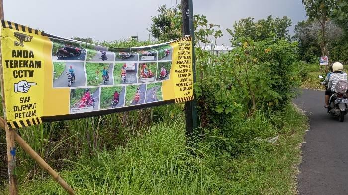 Pemdes Beji Tulungagung Sanksi Sosial Pembuang Sampah Sembarangan, Foto Terpajang di Spanduk ...