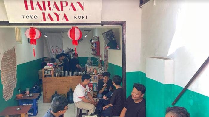 Kedai Kopi Harapan Jaya Surabaya Tawarkan Sensasi Ngopi di Era 70an di Kota Pahlawan ...