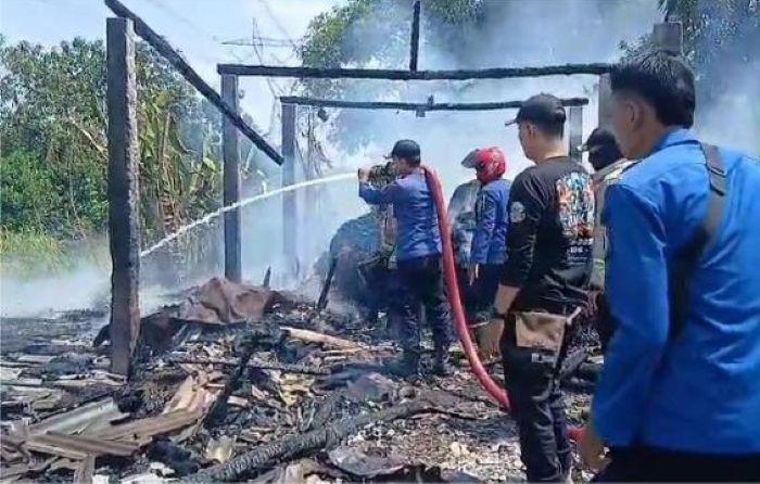 Gegara Api Pembakaran Sampah, Kandang Ternak Kakek Lamongan Ludes ...