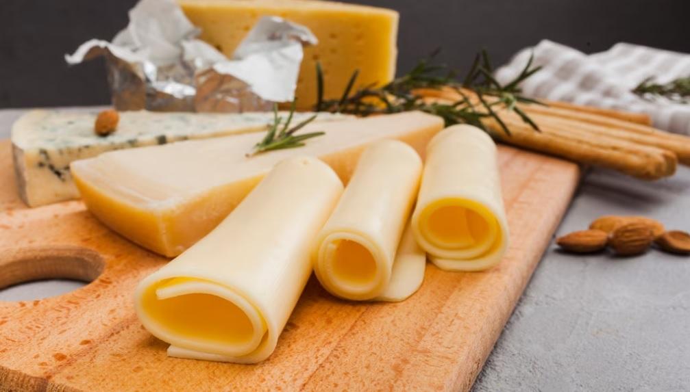 Pemula Kudu Tahu, Ini Perbedaan Keju Edam dan Cheddar: Bahan Baku ...
