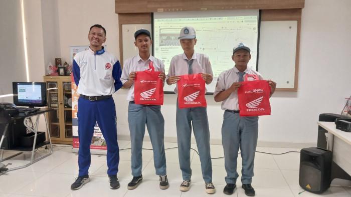 Pelajar SMK Belajar Jadi Pengendara Bertanggung Jawab di Astra Motor ...