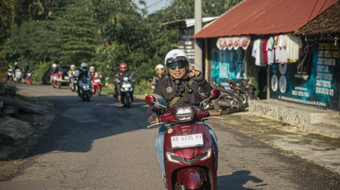 Ketika Gaya Premium Honda Stylo 160 Menyatu dengan Panorama Gunung ...