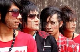 Lirik Lagu J Rocks Faliing In Love: Kurasakan ku jatuh cinta Sejak ...