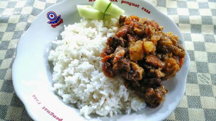Rekomendasi Kuliner Oseng Mercon di Jogja yang Pedesnya Nampol ...