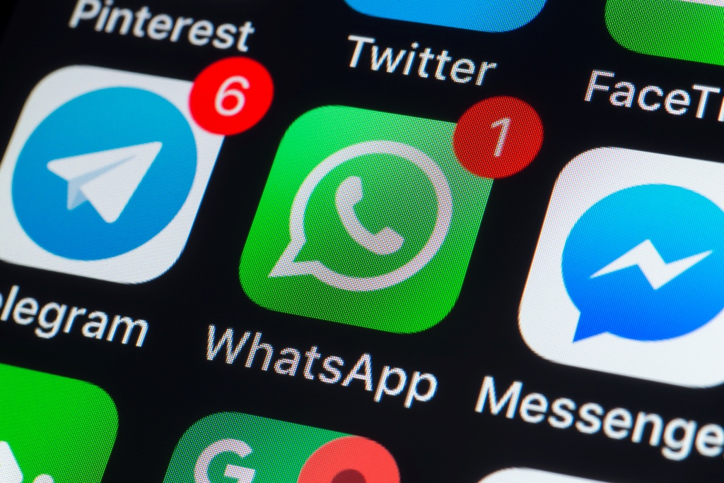 6 Perbedaan Aplikasi Chat WhatsApp dan Telegram Messenger - Halaman all ...