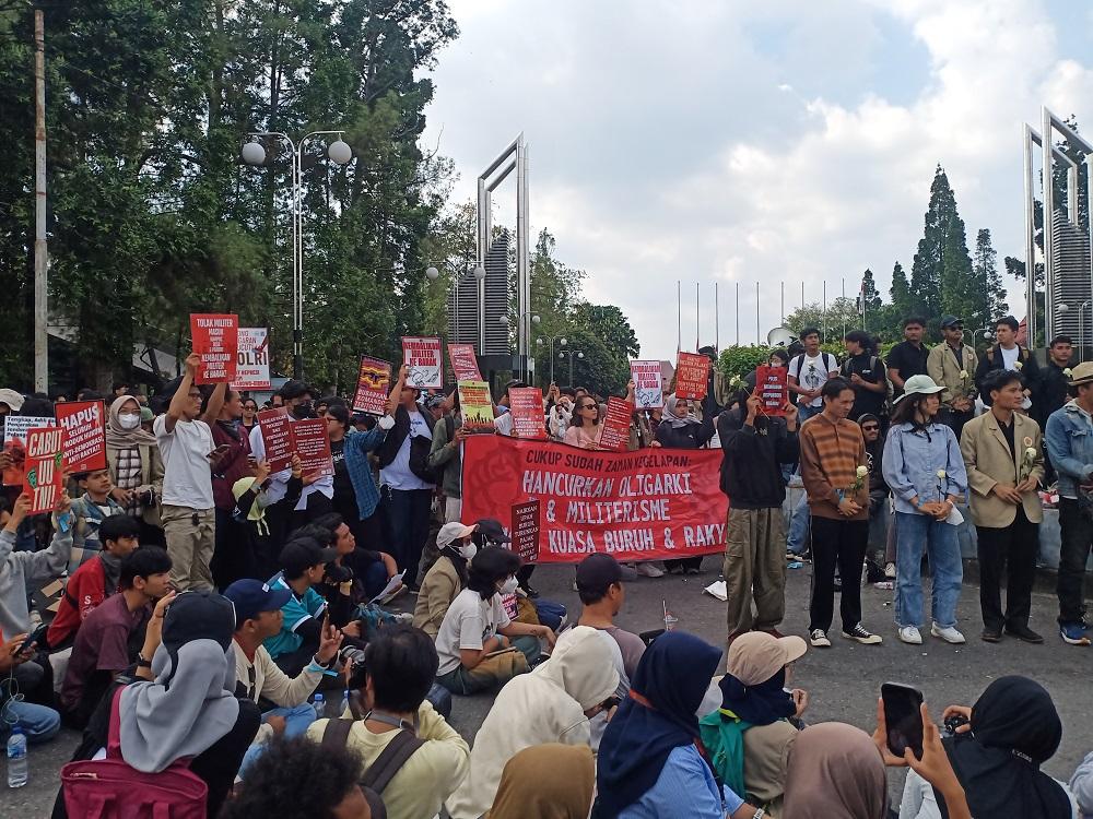Demo di Bundaran UGM Bubar, Selanjutnya Ziarah Makam Mahasiswa Amikom ...