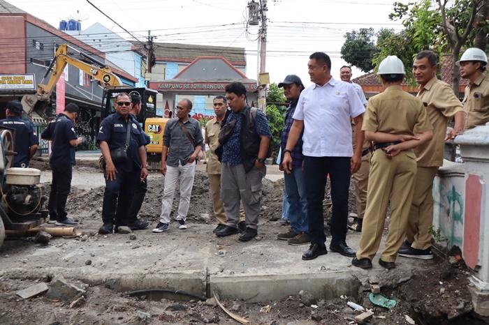 Imbas Pengendara Motor Terperosok Lubang Galian Proyek, DPRD Kota ...