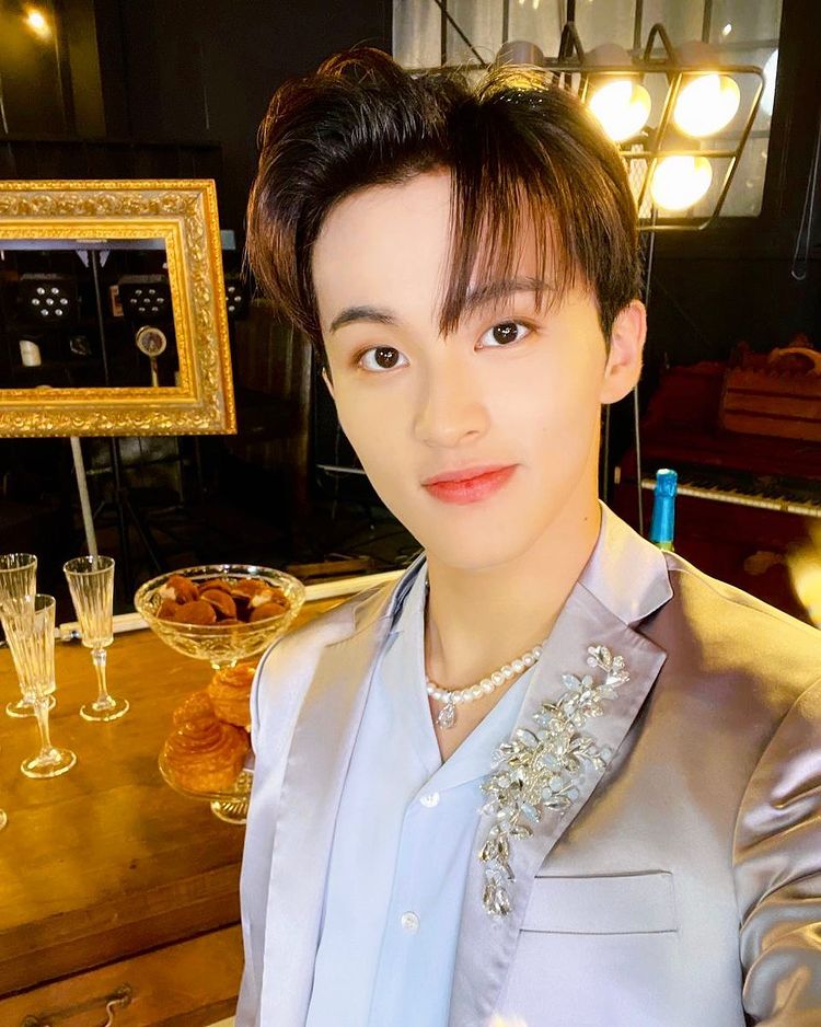 Lirik dan Terjemahan Lagu Mark NCT : 200 - Tribunjogja.com