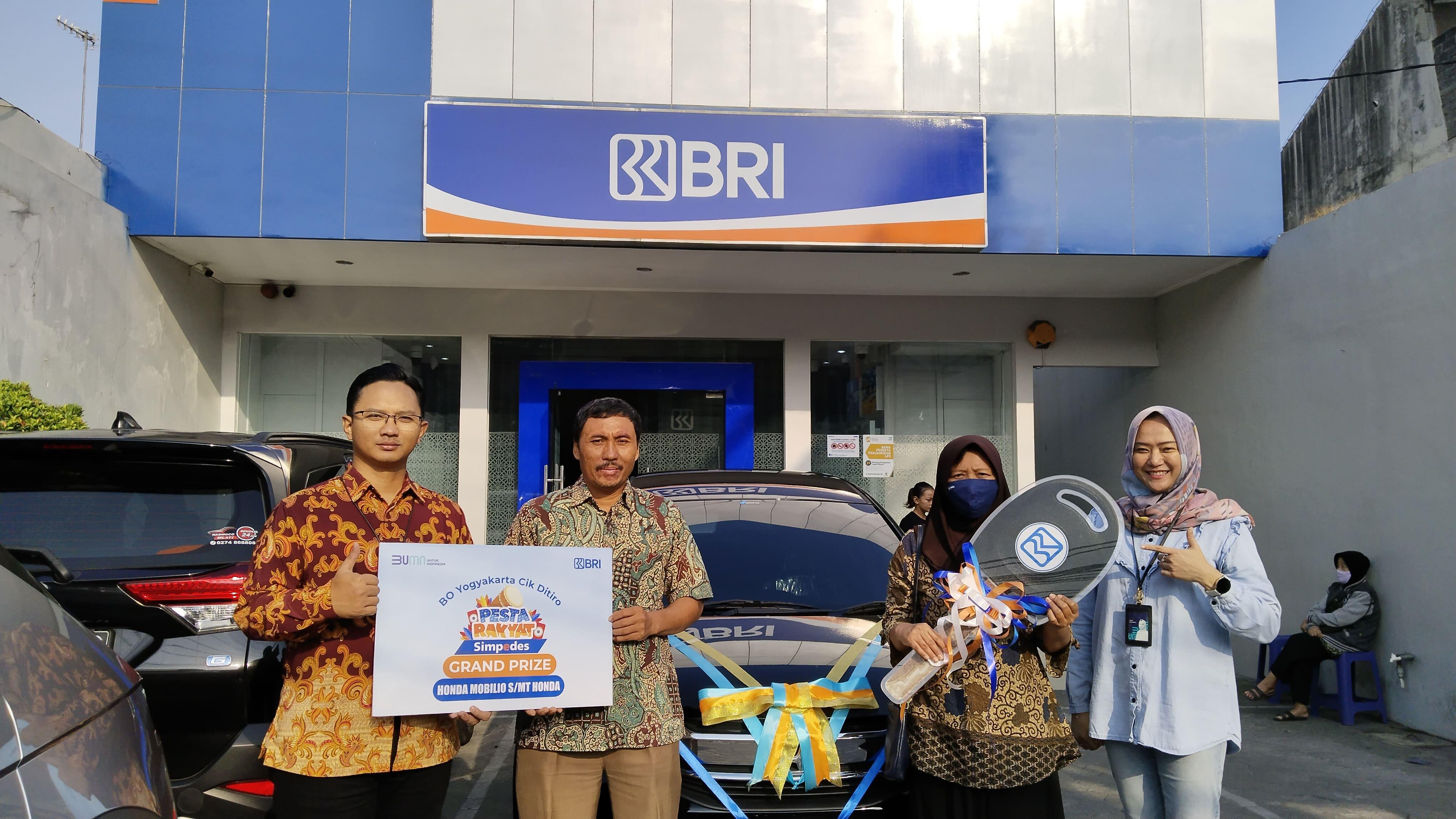 Nasabah BRI Yogyakarta Bahagia Dapat Hadiah Mobil dan Motor ...
