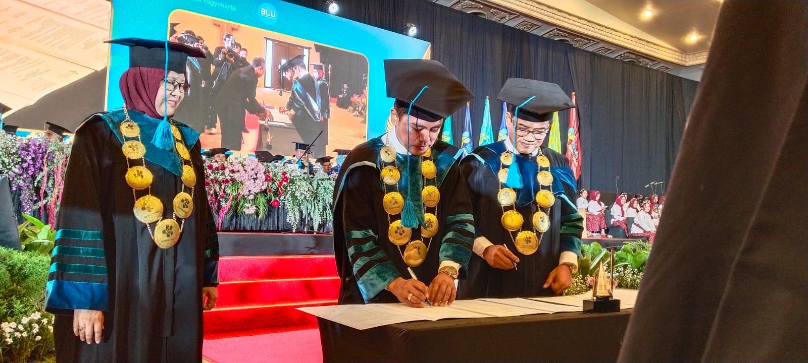 Poltekkes Kemenkes Yogyakarta Mewisuda 1.226 Wisudawan, Tandai ...