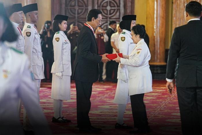 Jelang HUT ke-79 Kemerdekaan RI, Sri Sultan HB X Terima Duplikat ...