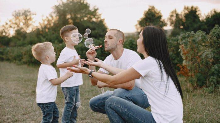 32 Pantun Hari Keluarga Internasional 2025, Cocok Jadi Ide Caption Foto ...