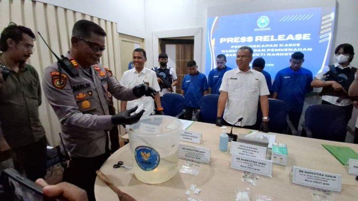 BREAKING NEWS-BNNP Kaltara Musnahkan 428,47 Gram Ganja dan 253,87 Gram Sabu Dihadapan 5 ...