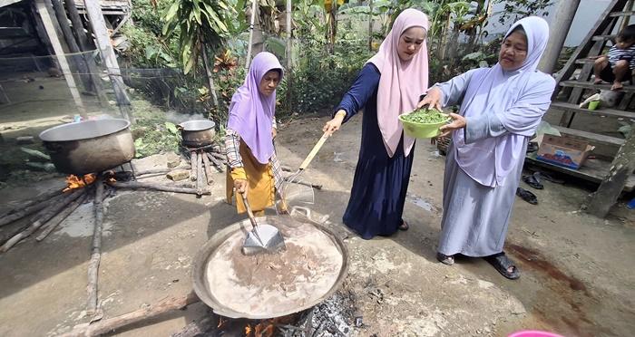Intip Proses Pembuatan Nasu Cemba Khas Bugis, Tradisi Rutin Dilakukan ...