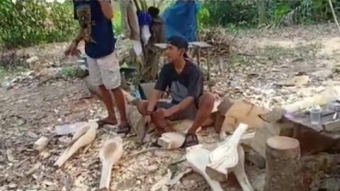 Membuat Alat Musik Panting Khas Kalimantan Selatan Harus Menyiapkan ...