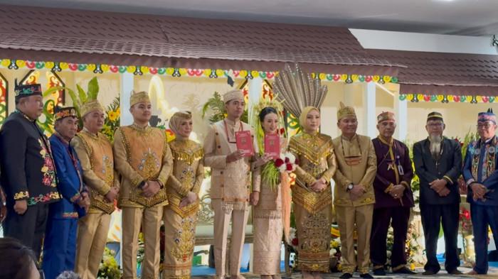 Sah secara Adat Dayak, Deden-Bunga Jalani Pemenuhan Jalan Hadat di ...