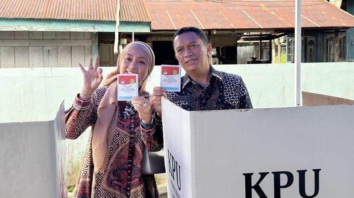 Cabup Nomor Urut 3 Dendi Suryadi Bersama Istri Nyoblos PSU Pilkada Kukar di TPS 12 Melayu ...
