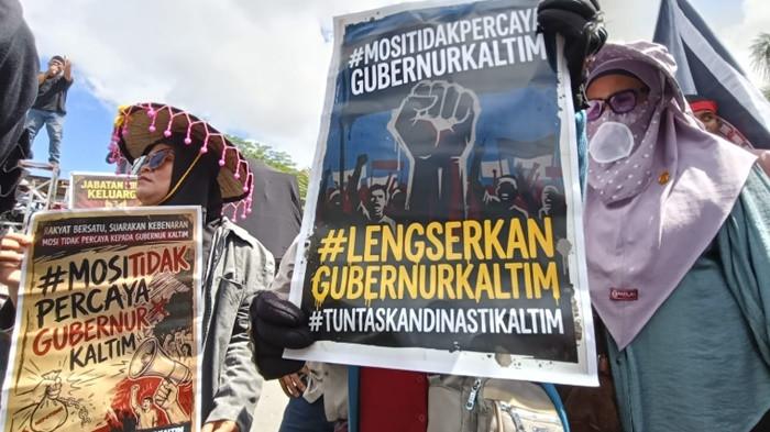 Penyanyi Dangdut Academy 7 Hibur Massa Aksi Demo 215 di Depan Kantor ...