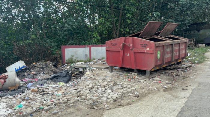 Sampah Kerap Berserakan di TPS Bukit Biru Kukar, Warga Keluhkan ...