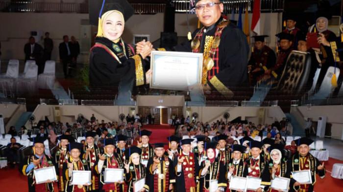 Unmul Kukuhkan 18 Guru Besar Baru di Dies Natalis ke-63, Simbol ...