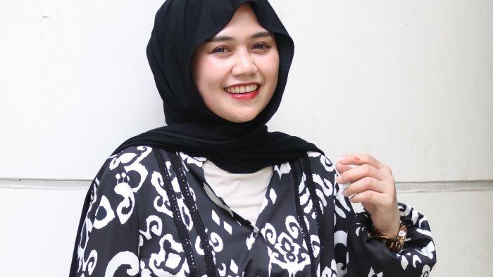 Busana Warna Kalem dan Gelap Cocok Dikenakan saat Bukber, Rapi dan Enak ...