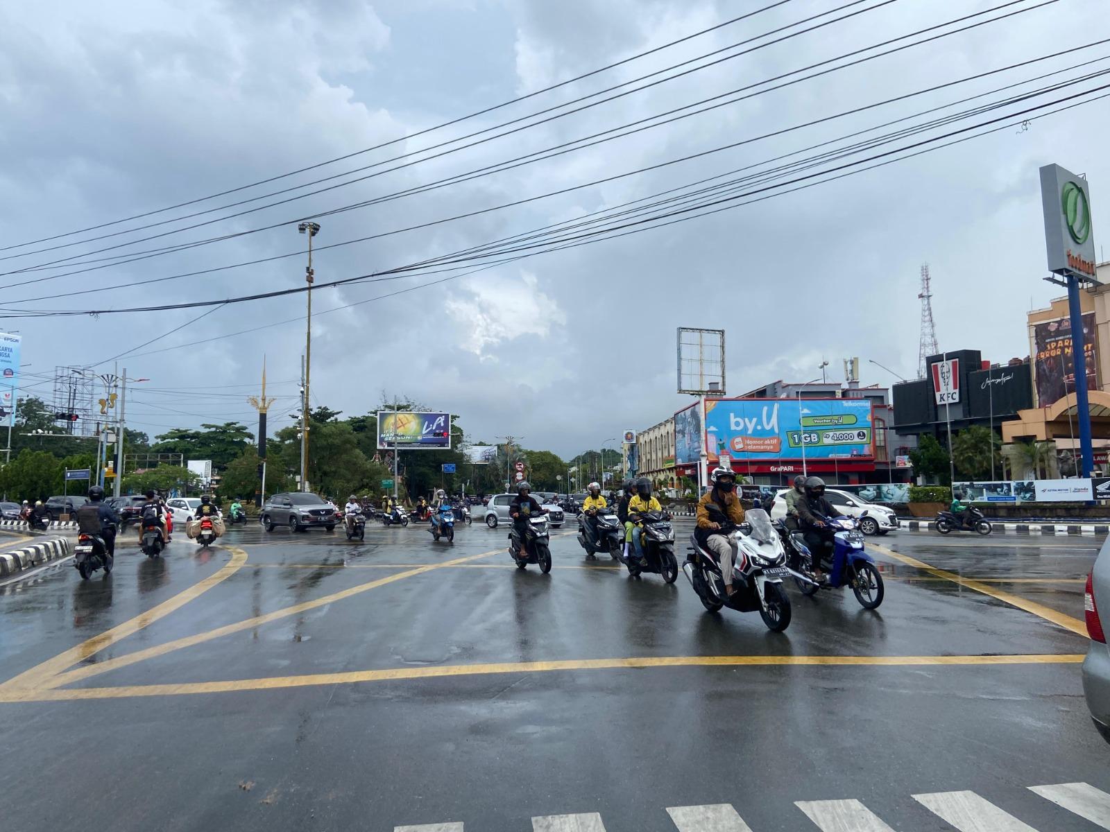 Dishub Samarinda Pasang Yellow Box Junction di Simpang 4 Mall ...