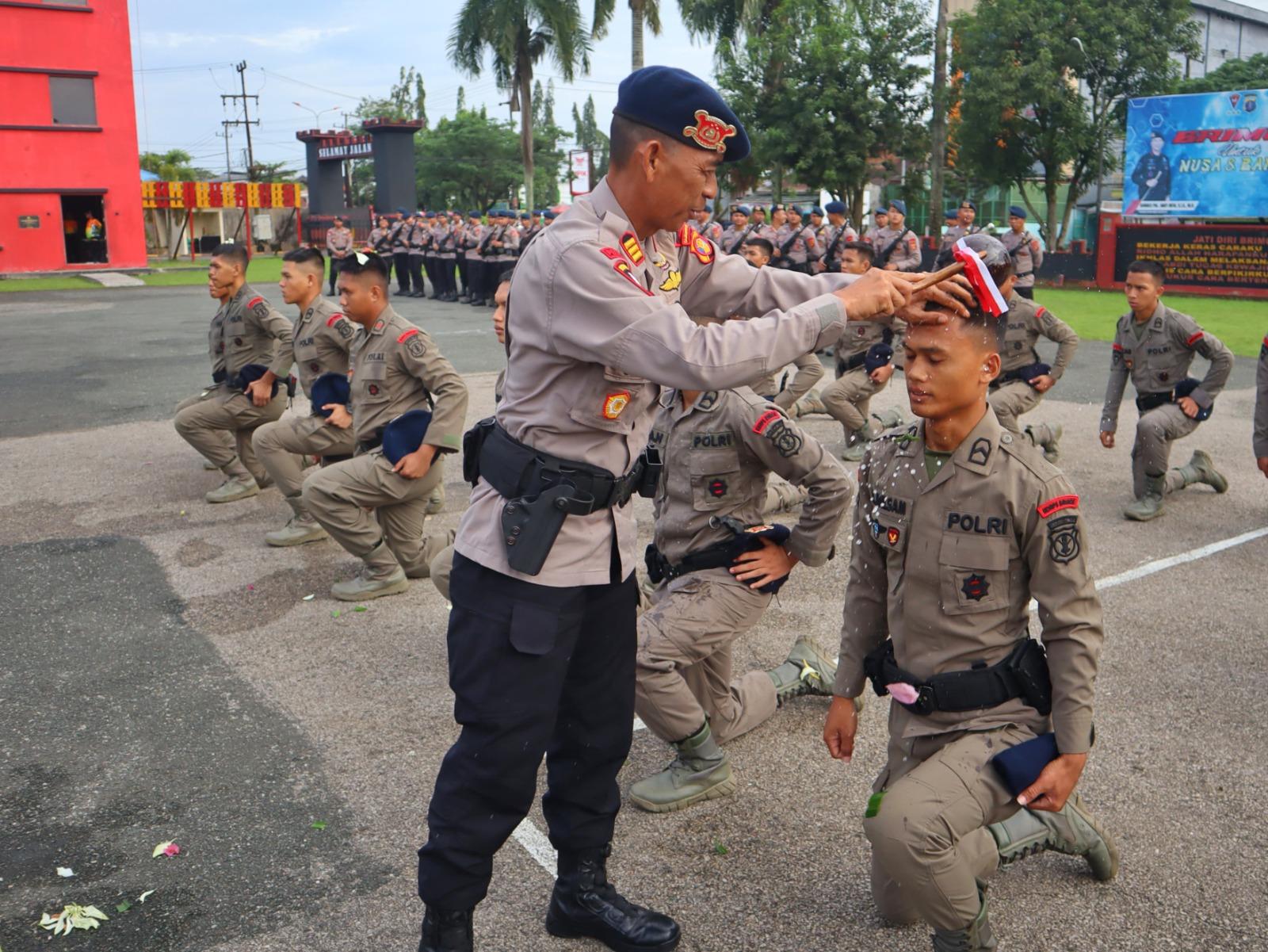 Batalyon B Pelopor Brimob Polda Kaltim Gelar Tradisi Penyambutan ...