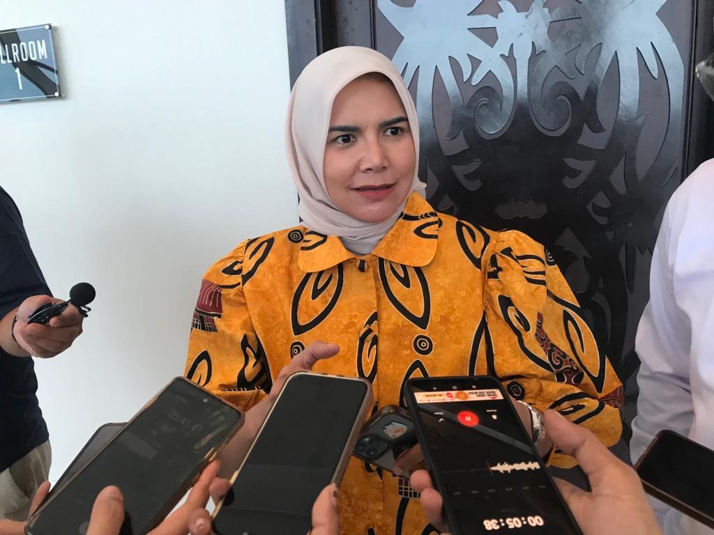 Dayang Donna Faroek Bakal Diperiksa KPK Hari Ini, Desakan Mundur dari ...