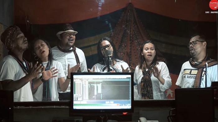 Lirik Lagu Daerah NTT dari Etnis Ende Lio Judul Lagu Ende Deku Dengu ...