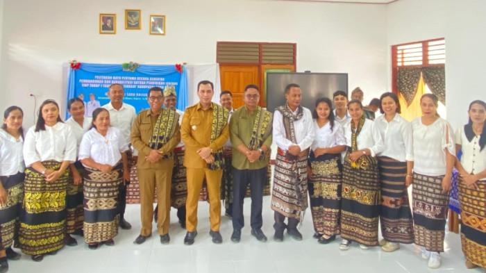 Bupati Krisman Letakkan Batu Pertama Revitalisasi SMP Tahap I di Sabu ...