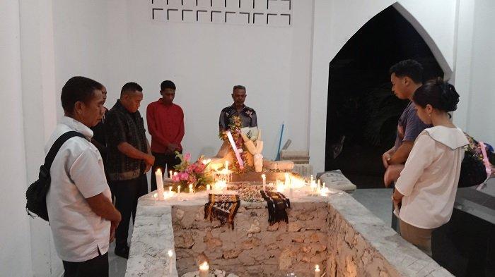 Makam Uskup Emeritus Mgr. Petrus Turang Ramai Dikunjungi Umat Usai Misa ...