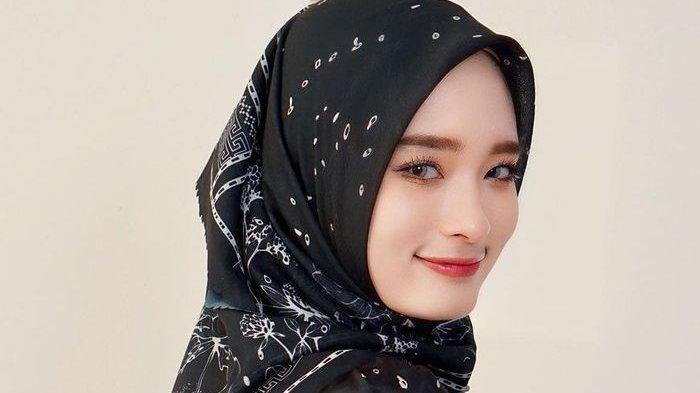 Inara Rusli Posting Foto Diduga Tak Berhijab, Mantan Istri Virgoun Jawan Begini - Pos-kupang.com