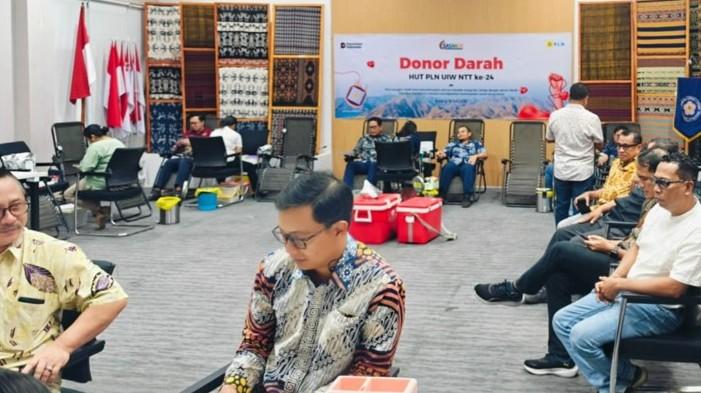 Aksi Sosial HUT ke-24 PLN UIW NTT, Menerangi Kehidupan Melalui Setetes ...